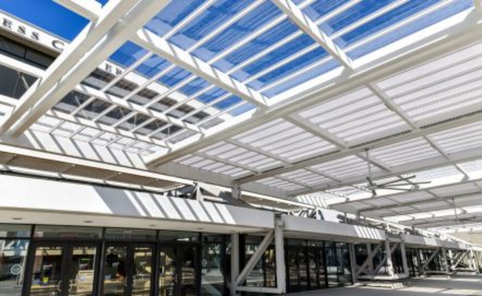 A Modern Polycarbonate Canopy at Georgia World Congress Center | Palram ...